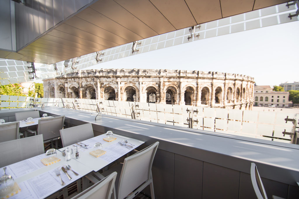 Un restaurant avec terrasse à Nîmes : La Table du 2