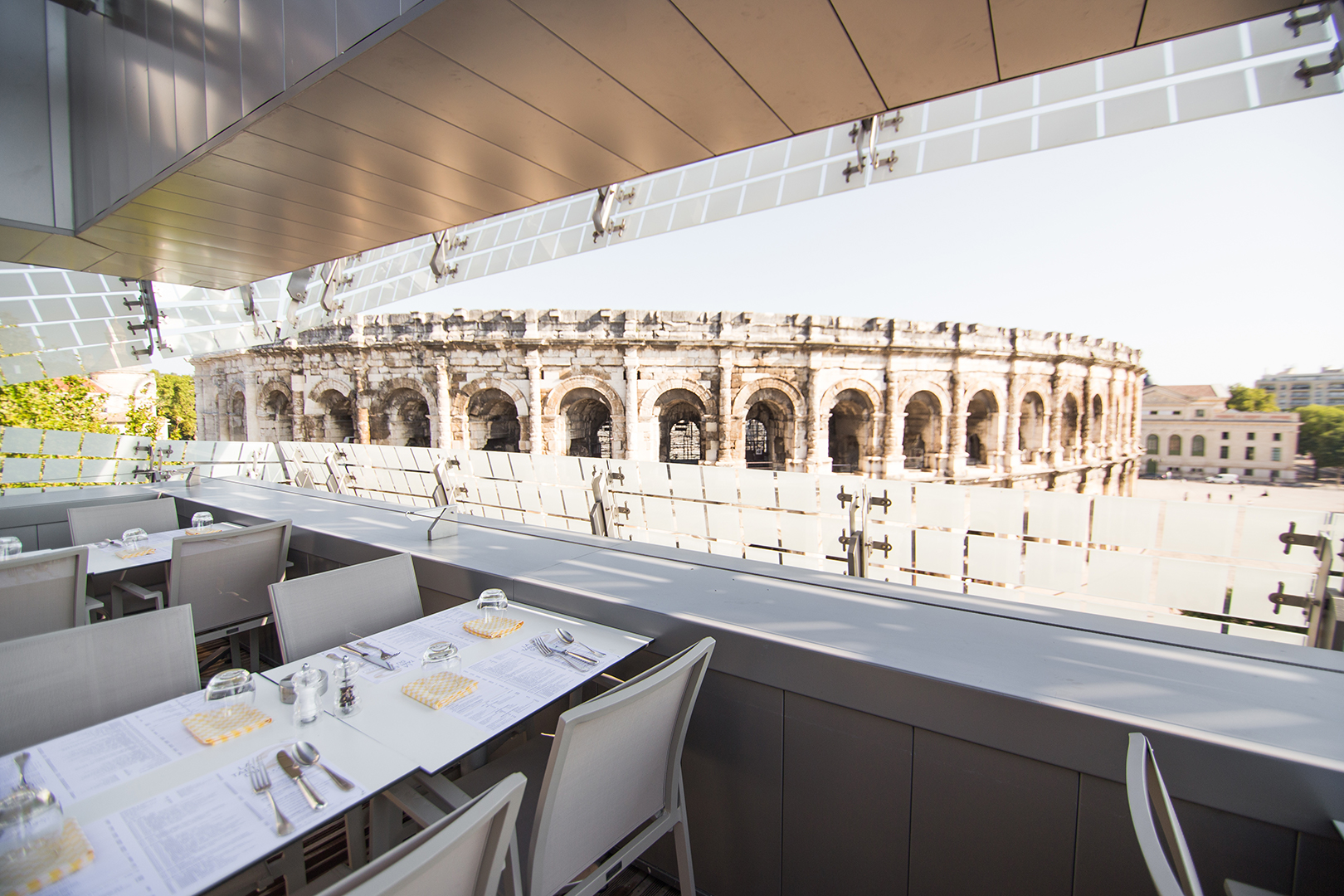 Un restaurant avec terrasse à Nîmes : La Table du 2